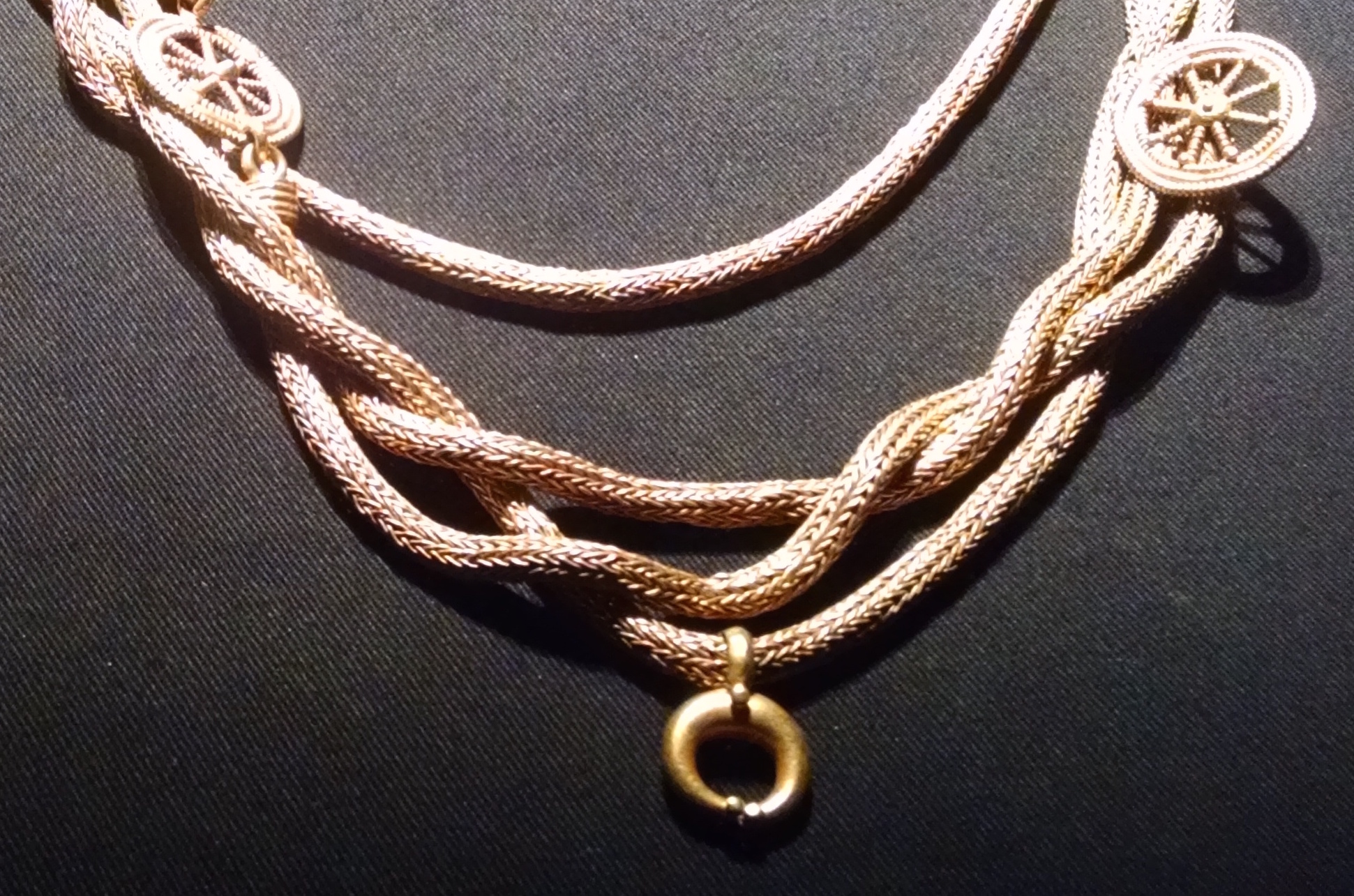 Chain-making, Roman style | ROMANA SUM